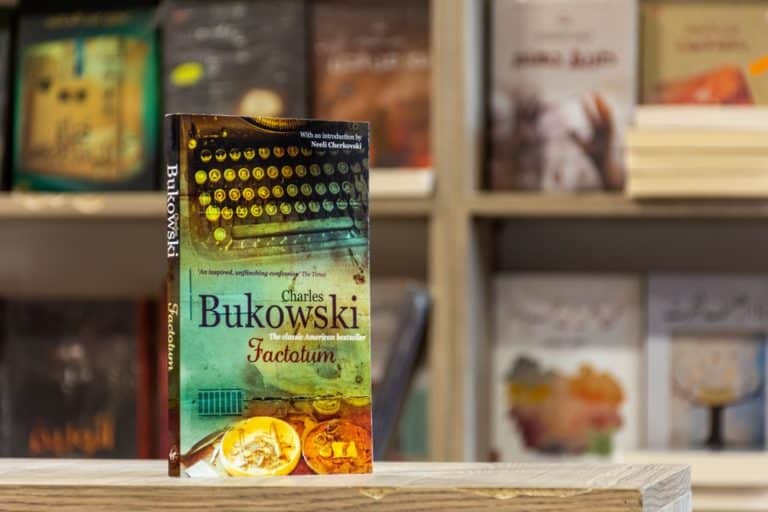 Bukowski: Život, djela i 10 zanimljivosti koje niste znali